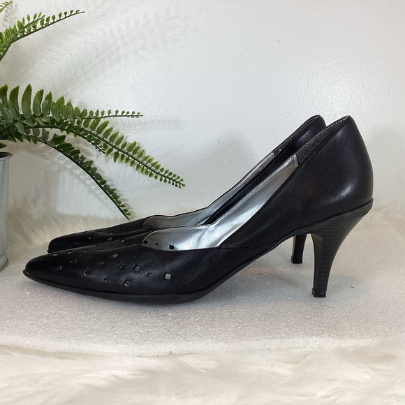 lady stork | Shoes | Lady Stork Leather Laser Cut Out Pumps Black Low ...
